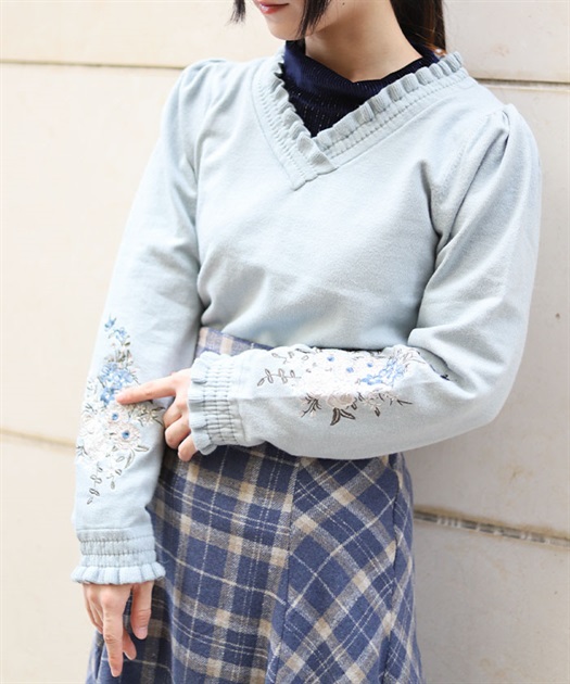 フラワー刺繍袖Vネックニット | axes femme | axes femme フラワー刺繍袖Vネックニット | axes femme | axes femme